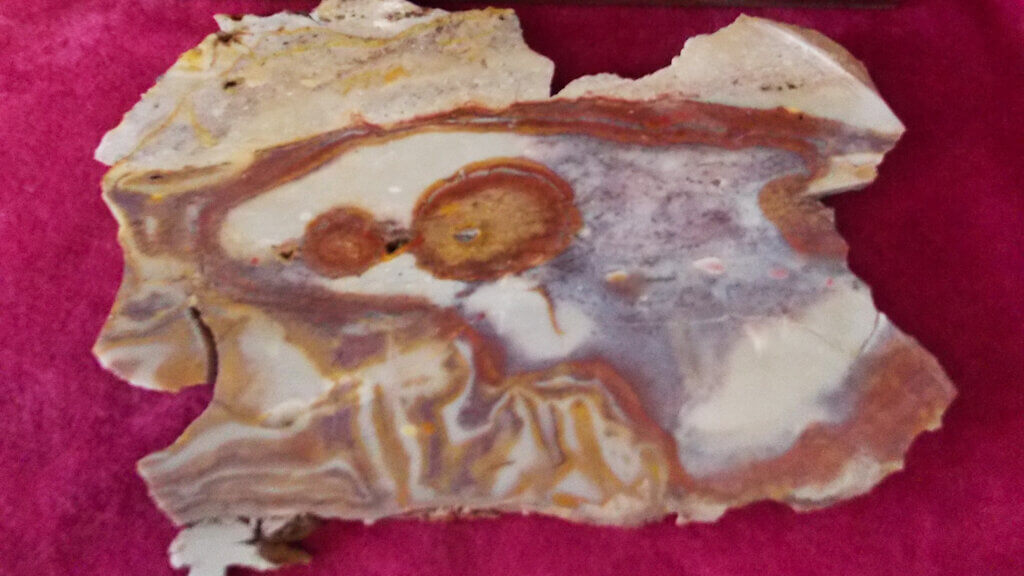 Gemfield, NV | Nevada Gems & Rock Shops | Travel Nevada