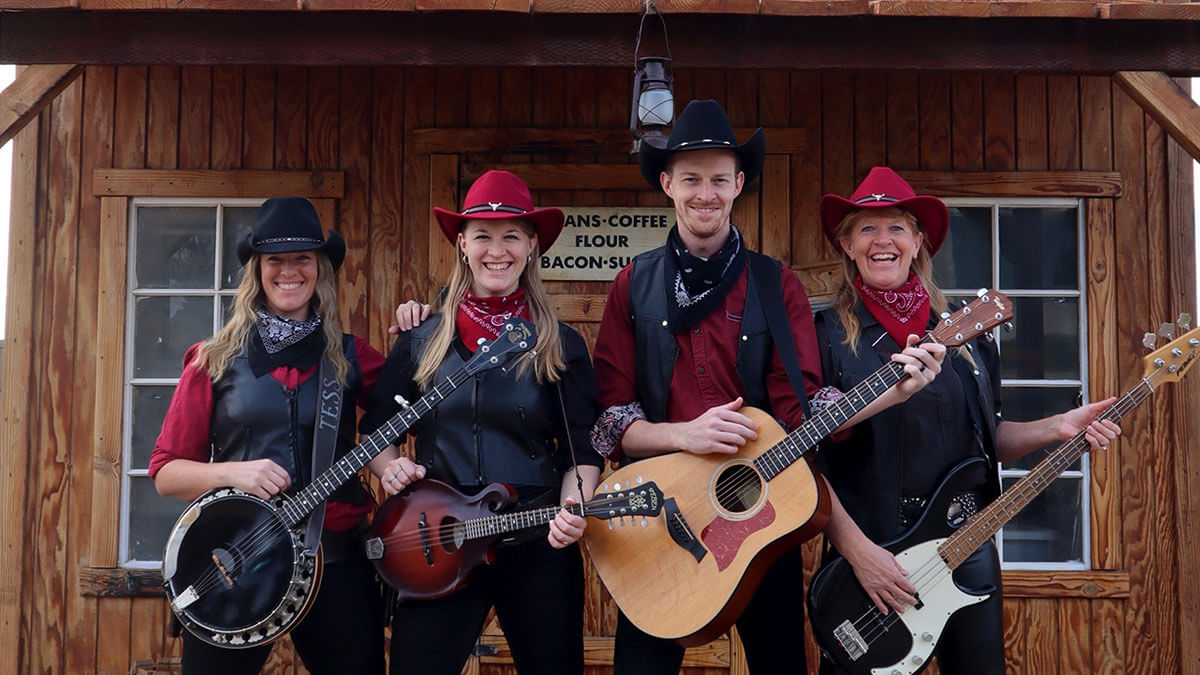 Firelight Barn Dinner Theater | Things to Do for Families in Vegas